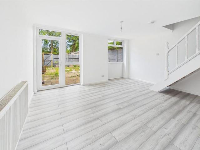 3 bedroom semi detached house to rent