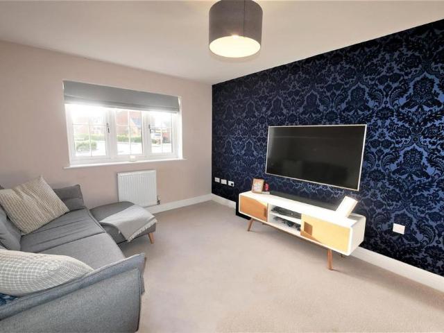 3 bedroom semi detached house to rent