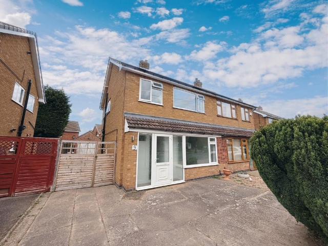 3 bedroom semi detached house to rent