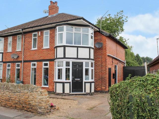 3 bedroom semi detached house to rent
