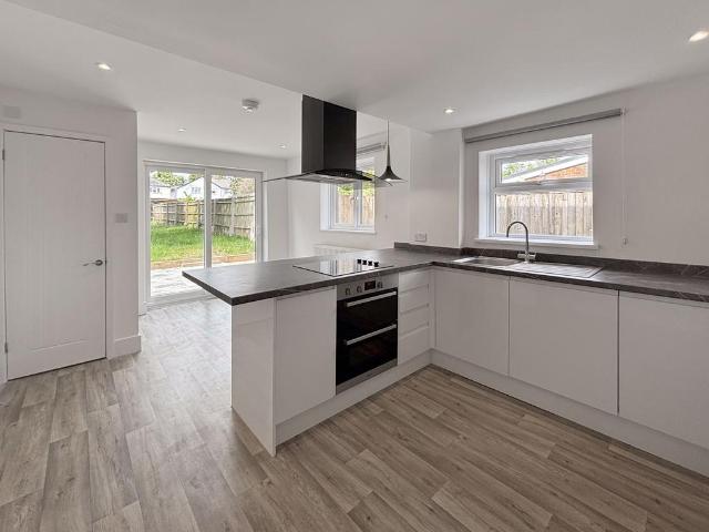 3 bedroom semi detached house to rent