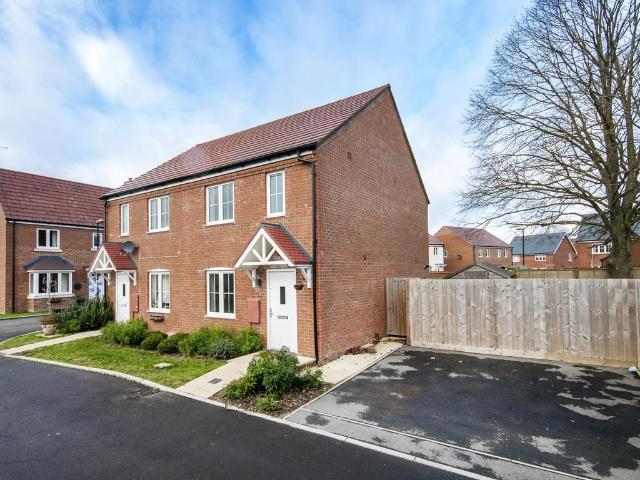 3 bedroom semi detached house to rent