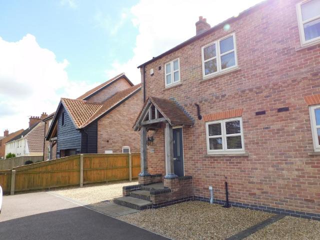 3 bedroom semi detached house to rent