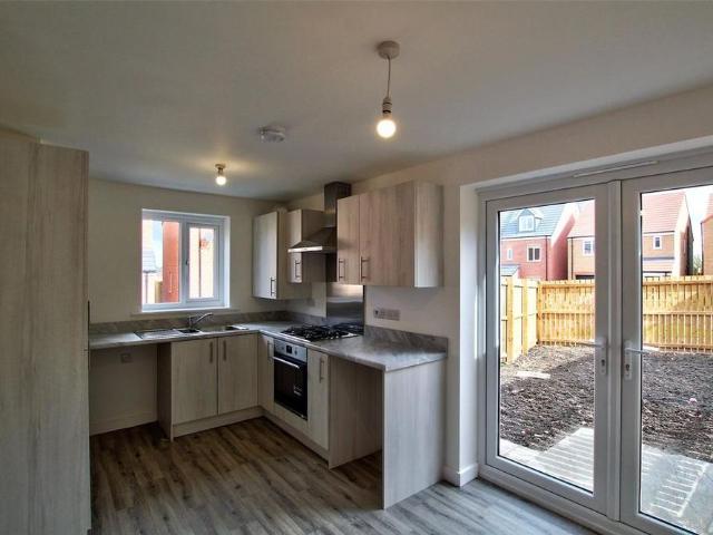 3 bedroom semi detached house to rent