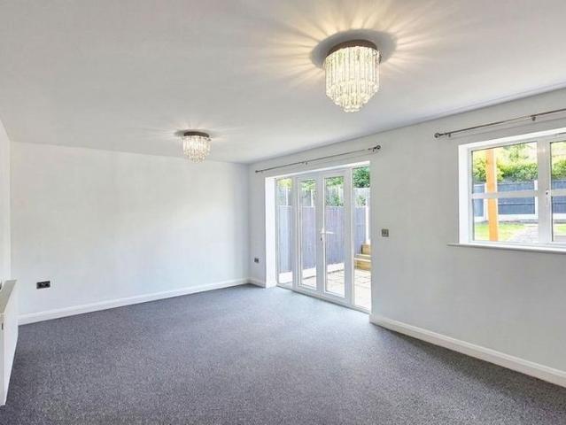 3 bedroom semi detached house to rent