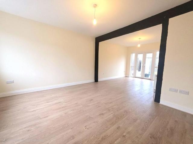 3 bedroom semi detached house to rent