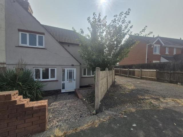 3 bedroom semi detached house to rent
