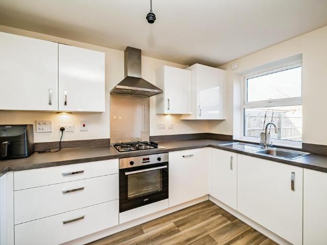 3 bedroom semi detached house to rent
