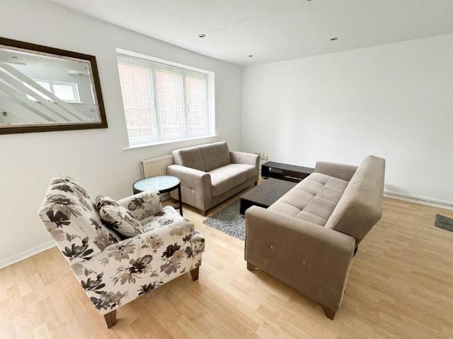 3 bedroom semi detached house to rent