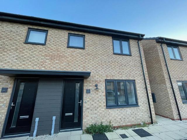 3 bedroom semi detached house to rent