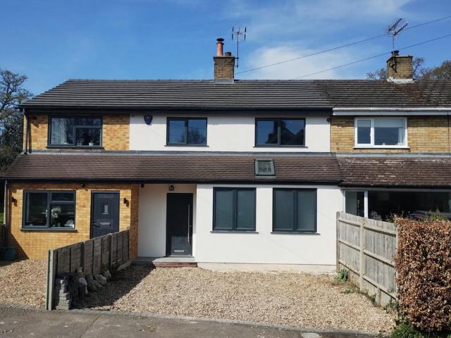 3 bedroom semi detached house to rent