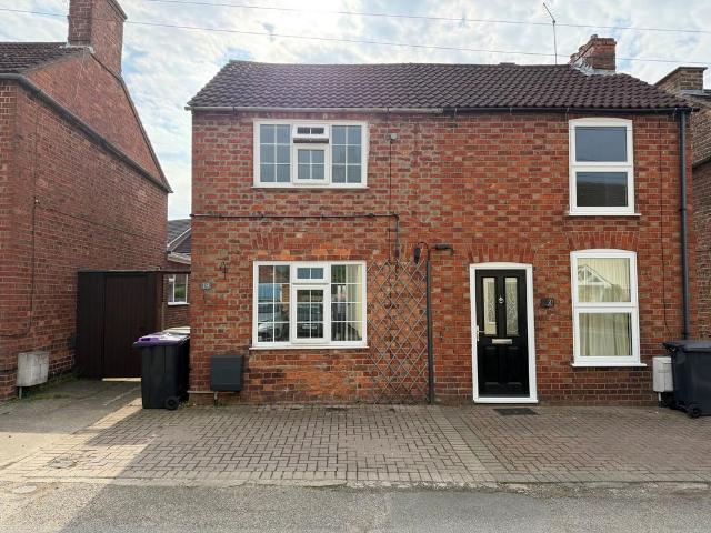 3 bedroom semi detached house to rent