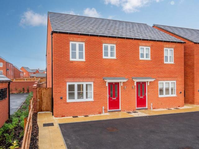 3 bedroom semi detached house to rent