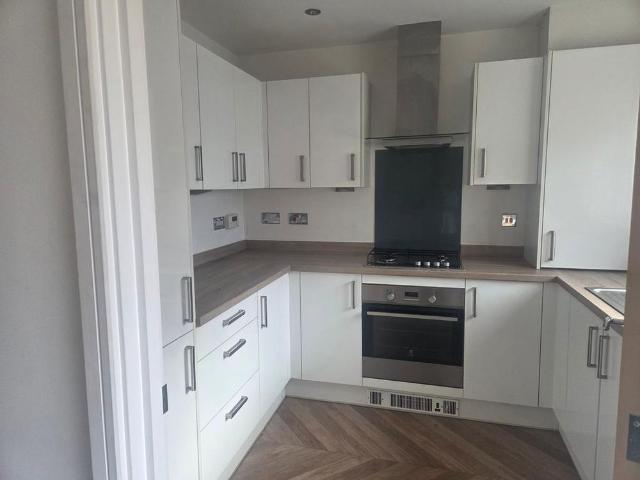 3 bedroom semi detached house to rent