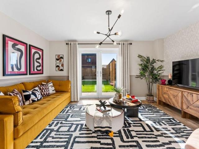 3 bedroom semi detached house to rent