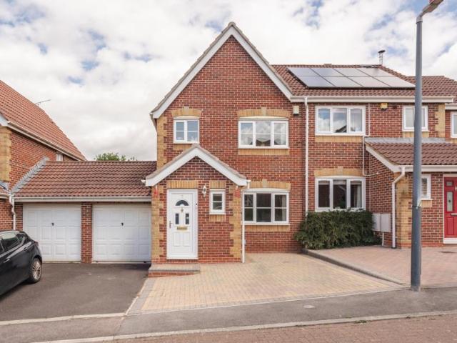 3 bedroom semi detached house to rent