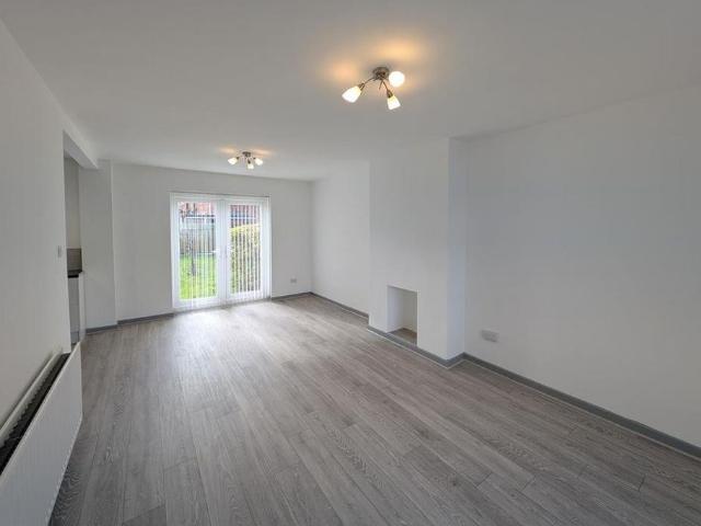 3 bedroom semi detached house to rent
