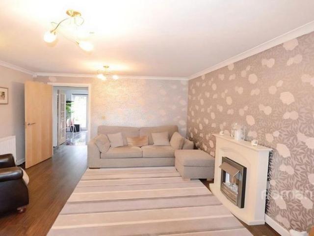 3 bedroom semi detached house to rent