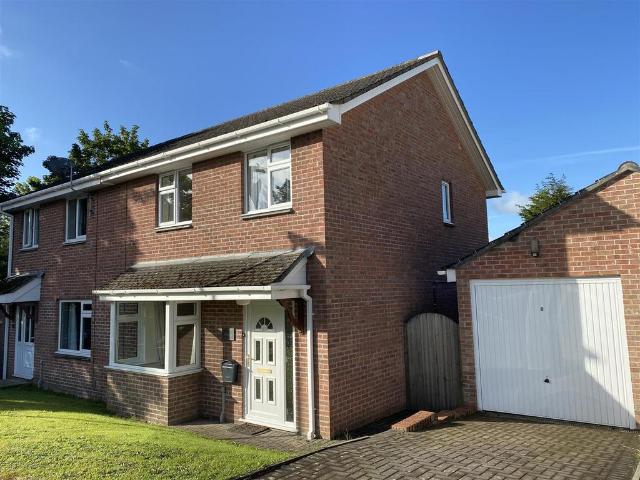 3 bedroom semi detached house to rent