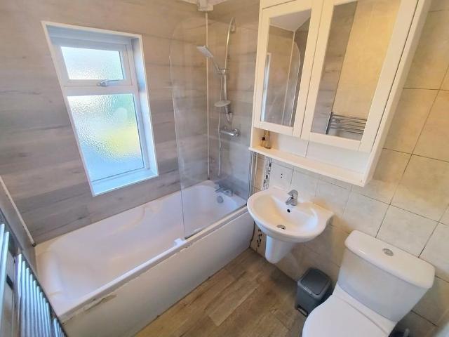 3 bedroom semi detached house to rent