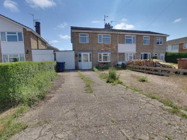 3 bedroom semi detached house to rent