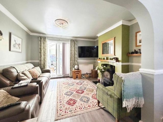 3 bedroom semi detached house to rent