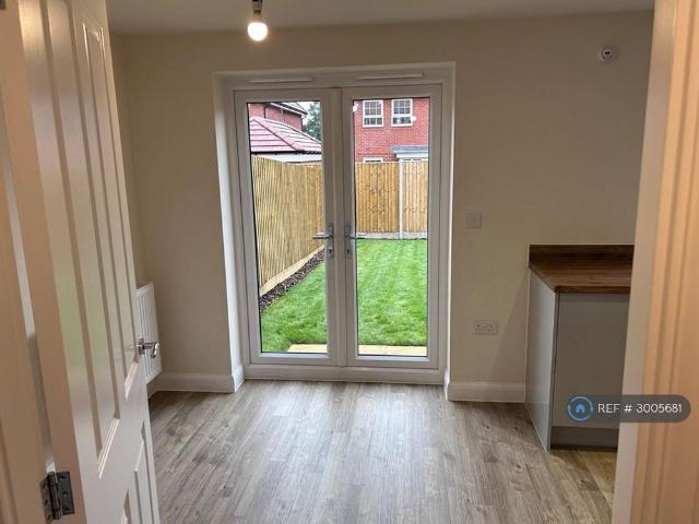 3 bedroom semi detached house to rent