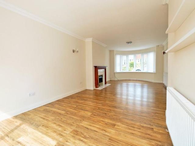 3 bedroom semi detached house to rent