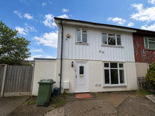 3 bedroom Semi detached house to rent