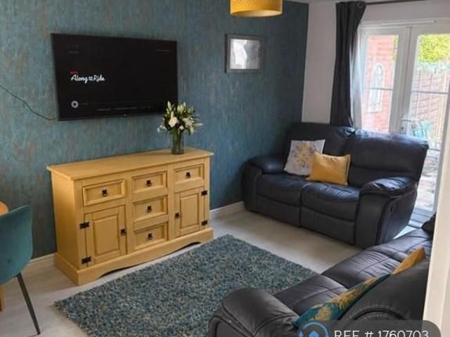 3 bedroom semi detached house to rent