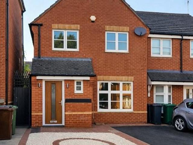 3 bedroom semi detached house to rent