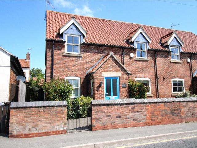 3 bedroom semi detached house to rent