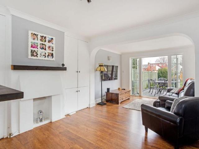 3 bedroom semi detached house to rent