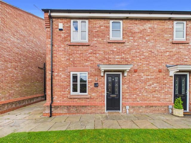 3 bedroom semi detached house to rent