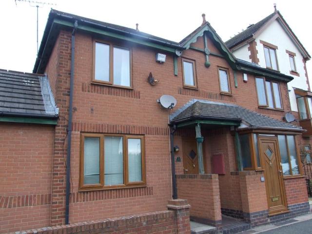 3 bedroom semi detached house to rent