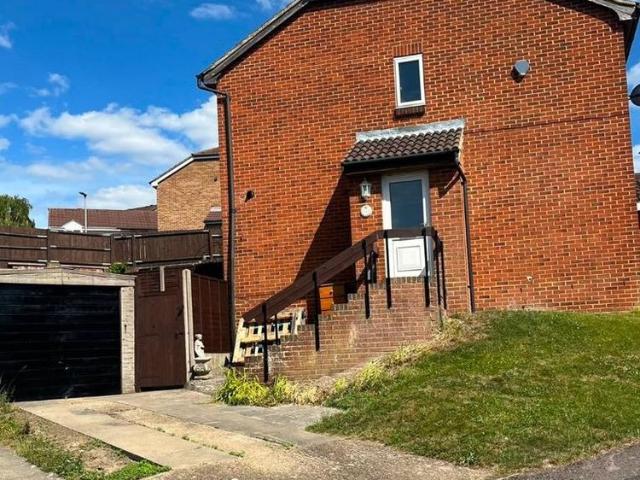 3 bedroom semi detached house to rent