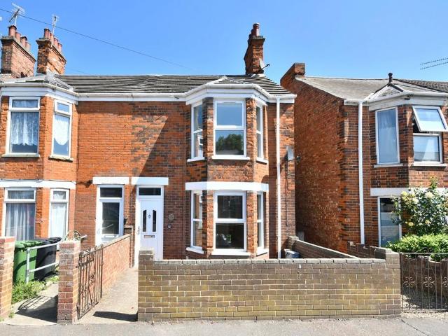 3 bedroom semi detached house to rent
