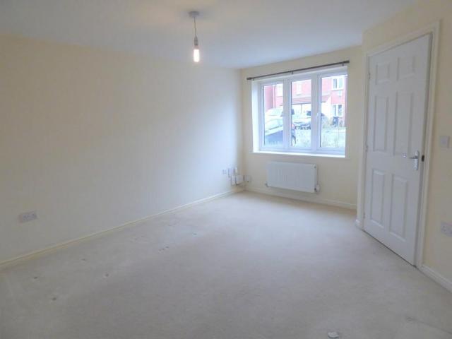 3 bedroom semi detached house to rent