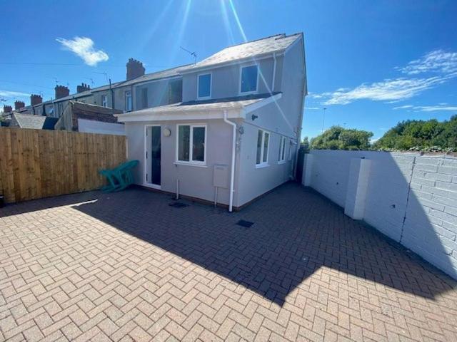 3 bedroom semi detached house to rent