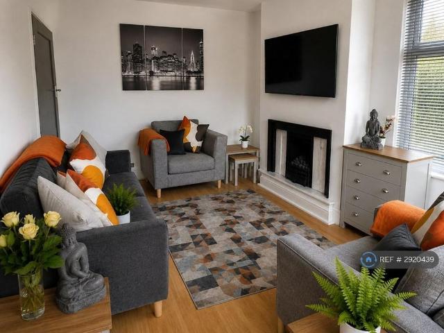 3 bedroom semi detached house to rent