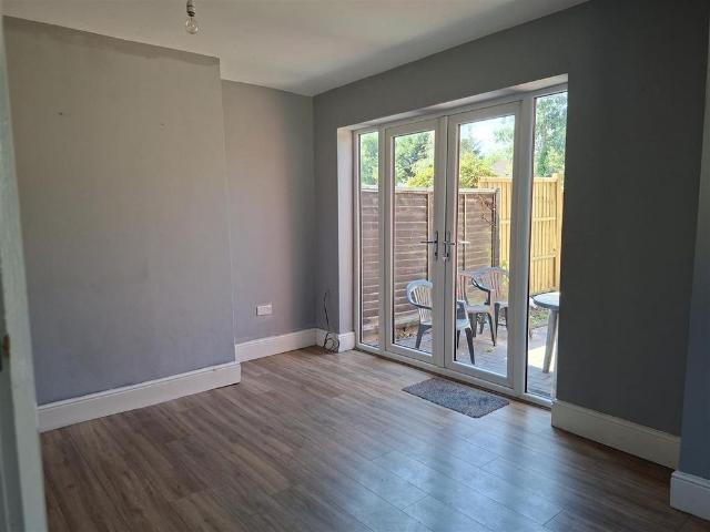 3 bedroom semi detached house to rent