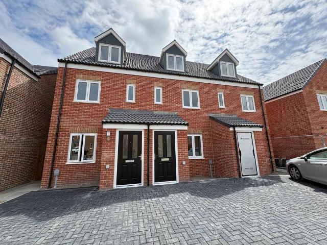 3 bedroom semi detached house to rent