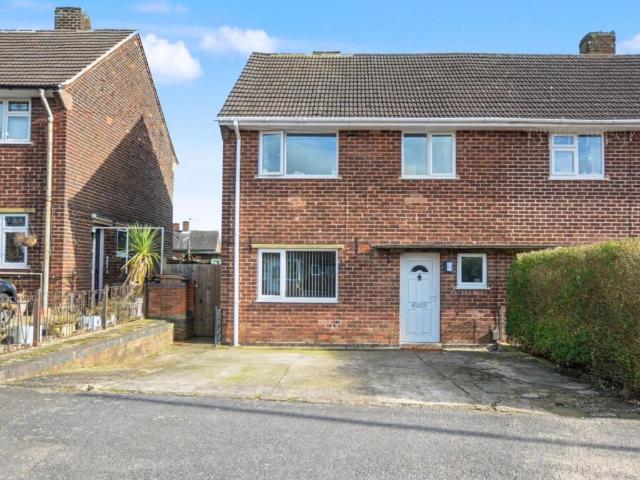 3 bedroom semi detached house to rent
