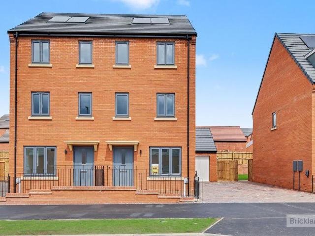 3 bedroom semi detached house to rent