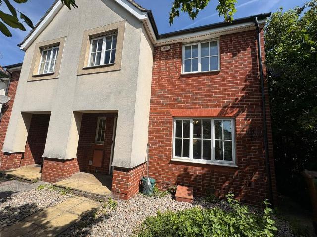 3 bedroom semi detached house to rent