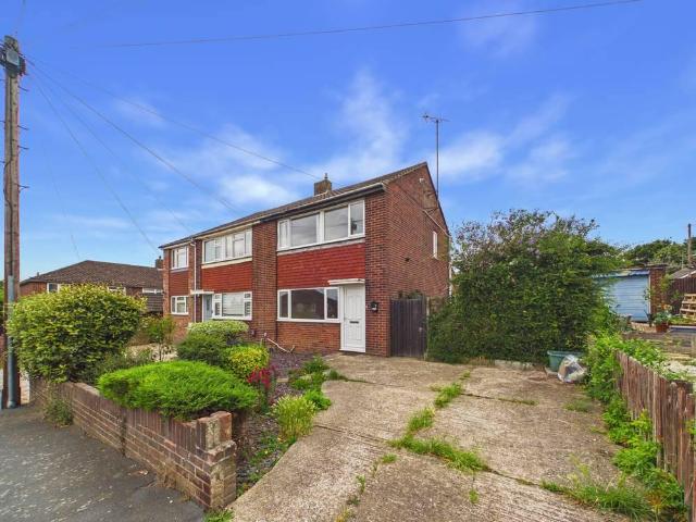 3 bedroom semi detached house to rent