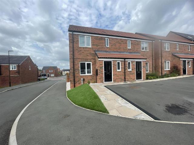 3 bedroom semi detached house to rent