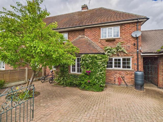 3 bedroom semi detached house to rent