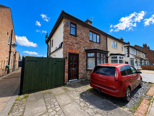 3 bedroom semi detached house to rent