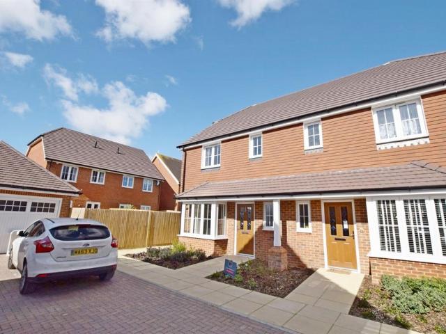3 bedroom semi detached house to rent